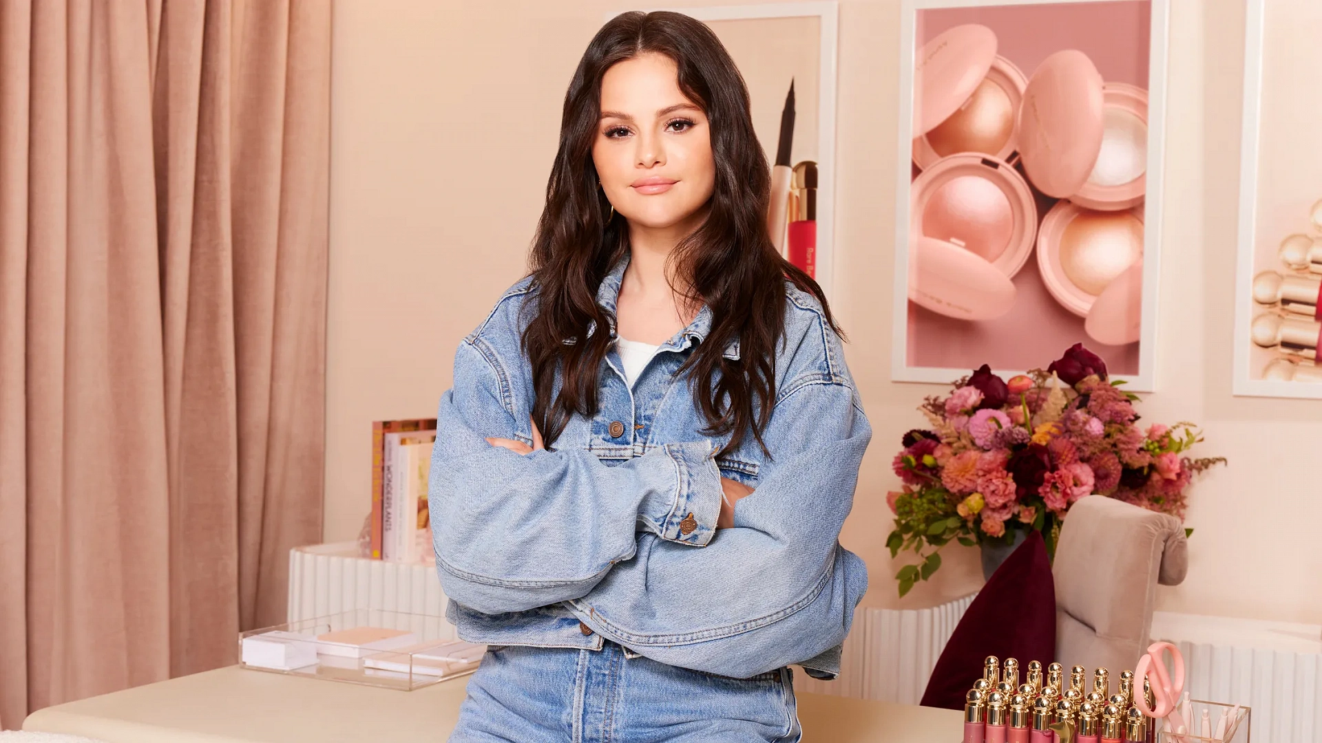 Nowa odsłona biura Rare Beauty Seleny Gomez