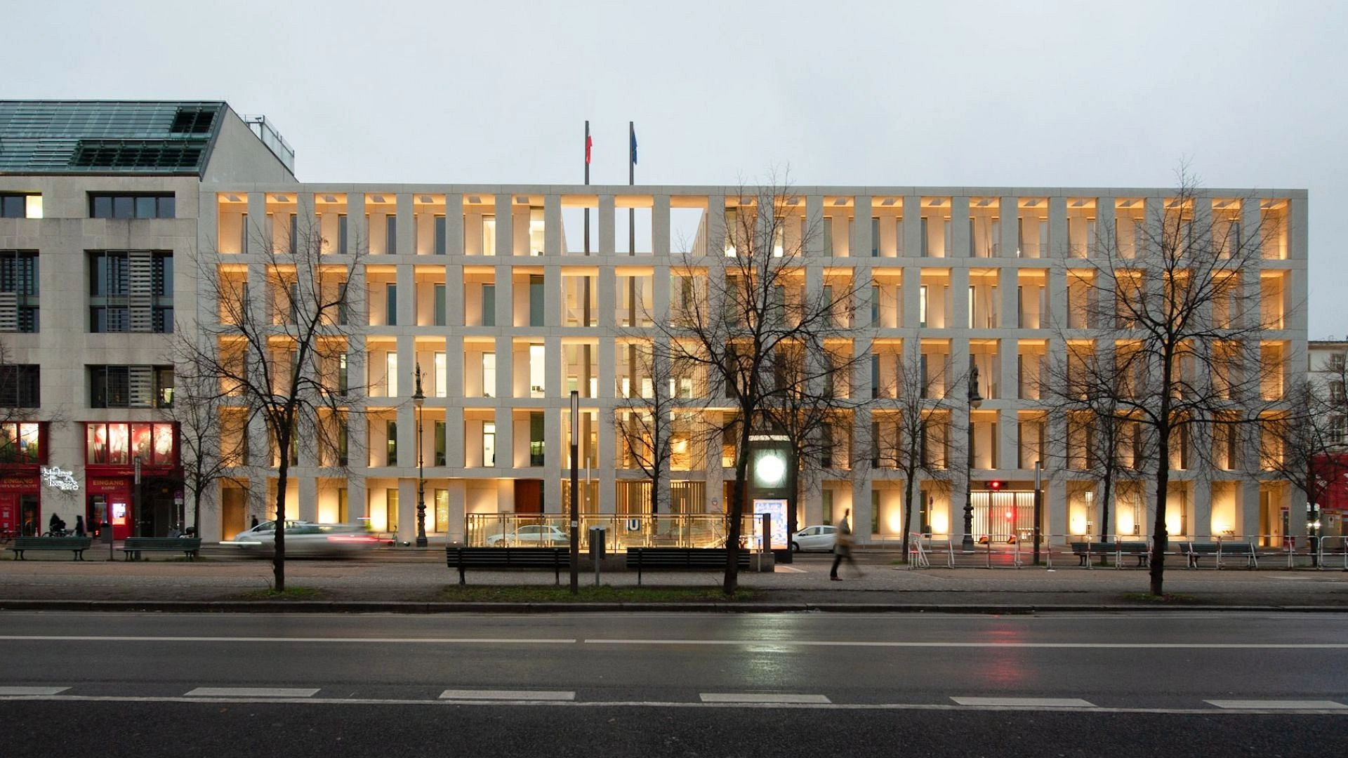 Otwarcie polskiej ambasady w Berlinie. Nowoczesny budynek mieści się w ...