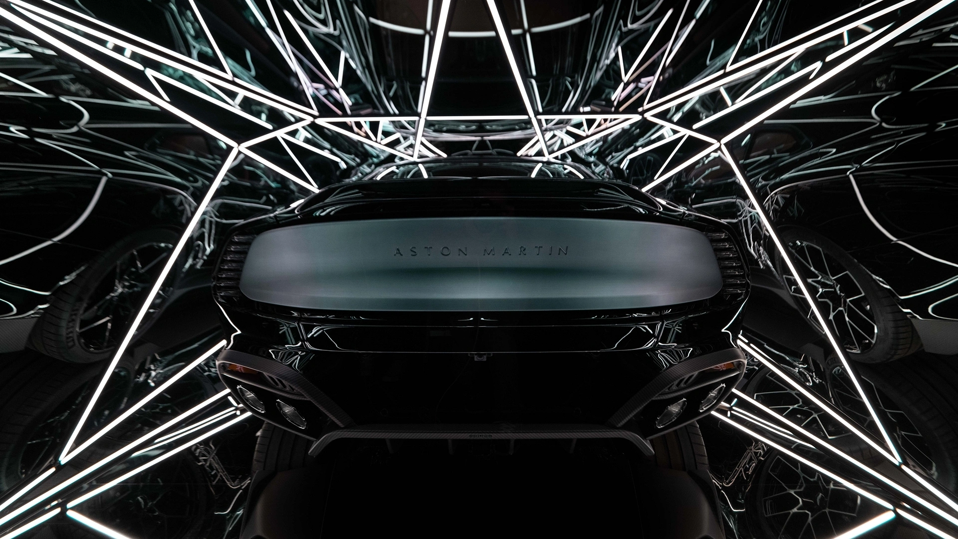 Niezwykła rzeźba zaprezentowana przez markę Aston Martin i Anthony’ego ...